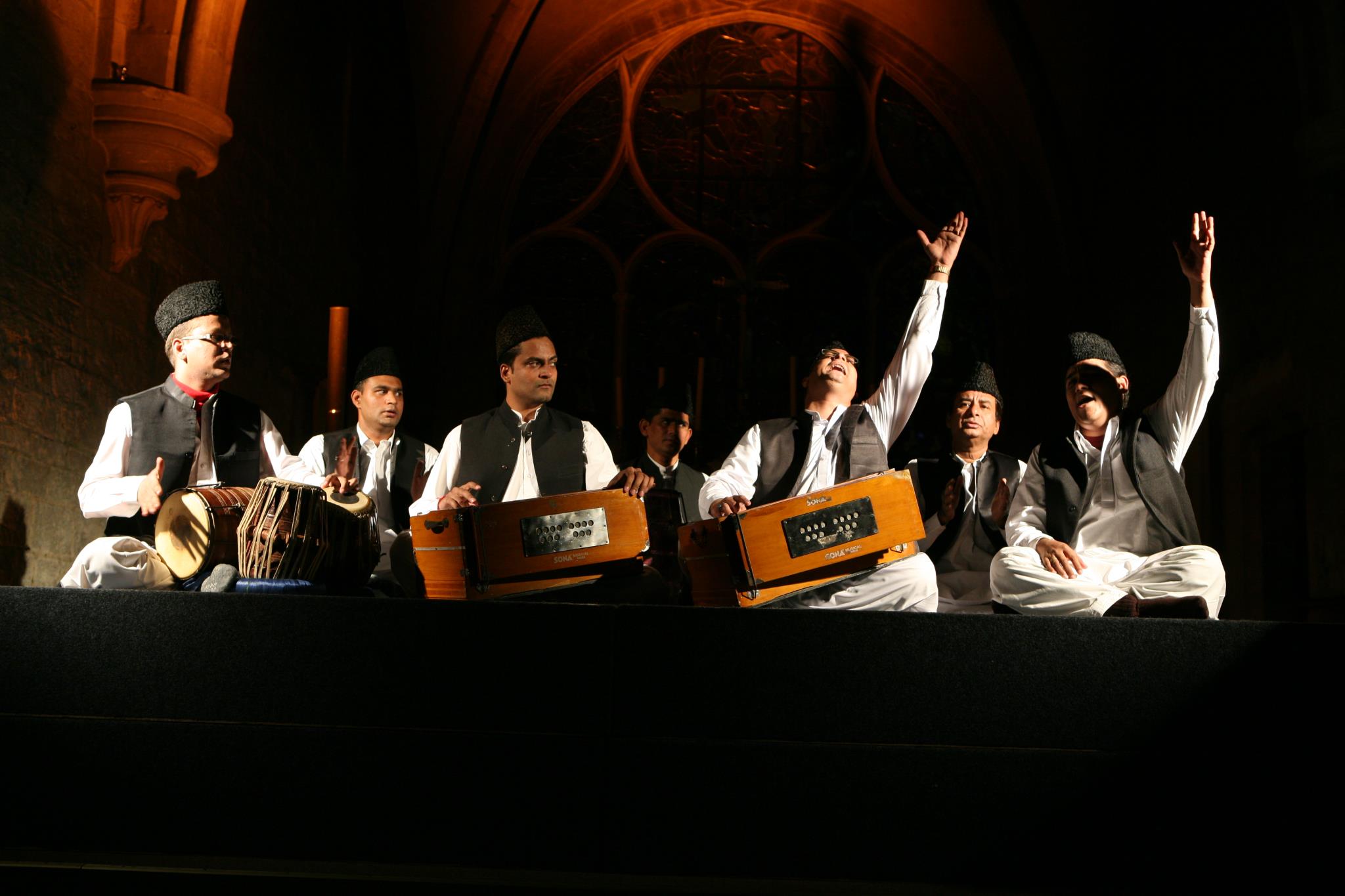 Chants Qawwali du Pakistan : ensemble Qawwal Baché (7 musiciens ...
